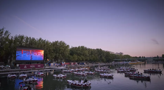 A Pop-up Floating Cinema Is Coming to Chicago, Other Cities - Travel ...